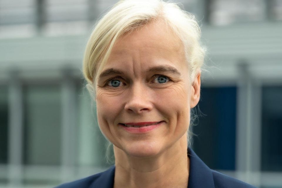 Zwei Von 40 Eine Starke Frau Zieht Weitere An Capital de