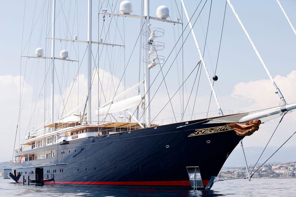 Jeff Bezos' Mega-Yacht „Koru“ ist selbst in den USA ein Gigant - Capital.de