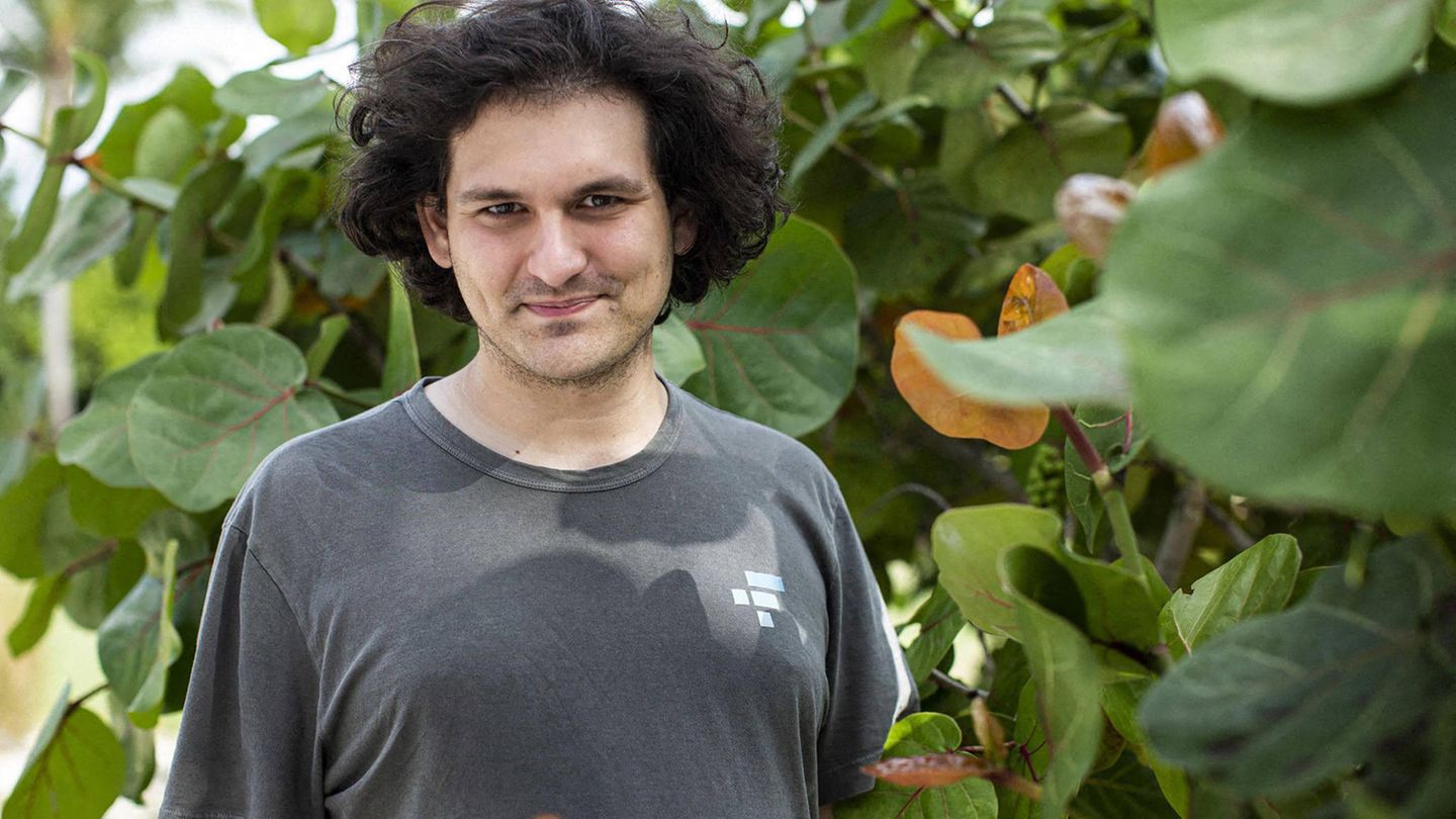 Sam Bankman-Fried: Milliardenbetrüger muss für 25 Jahre hinter Gitter ...