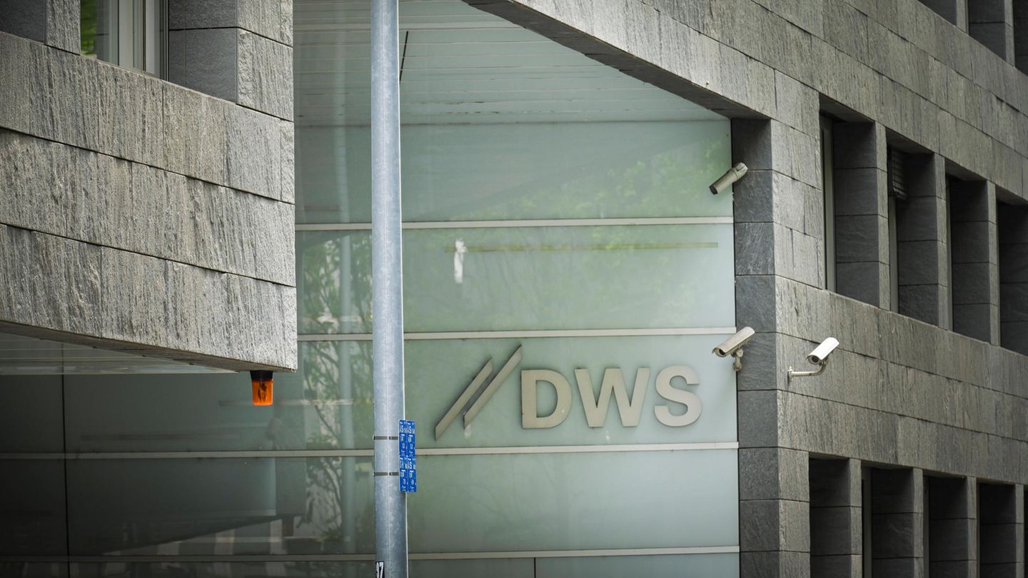 Blähte die DWS ihr verwaltetes Vermögen auf, um mehr Boni zu kassieren ...