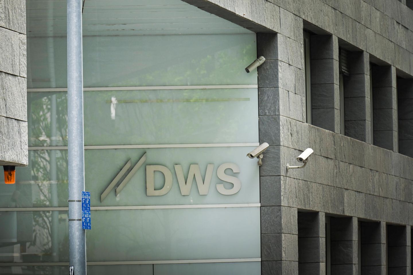 Blähte die DWS ihr verwaltetes Vermögen auf, um mehr Boni zu kassieren ...