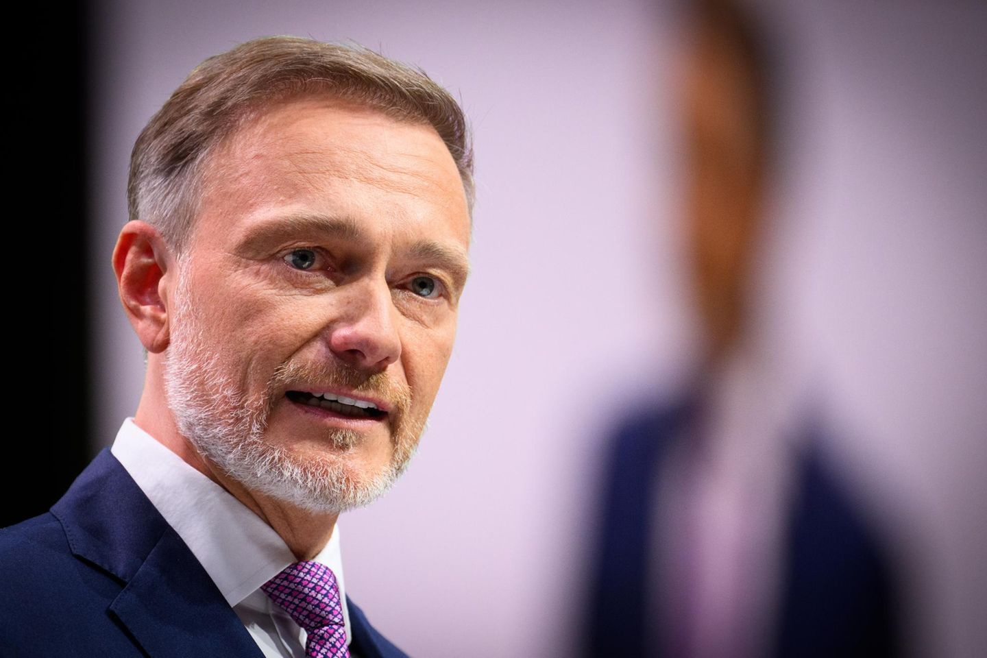 Ex-Minister Lindner wechselt als Manager zur Autoland AG - Capital.de