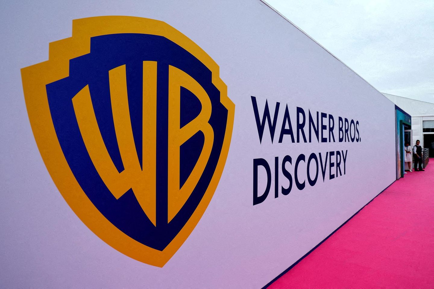 Warner Bros – Paramount will Netflix mit besserer Offerte ausstechen ...