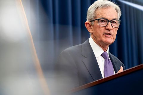 Dax, Dollar, Gold: Börse reagiert auf Ermittlungen gegen Fed-Chef ...