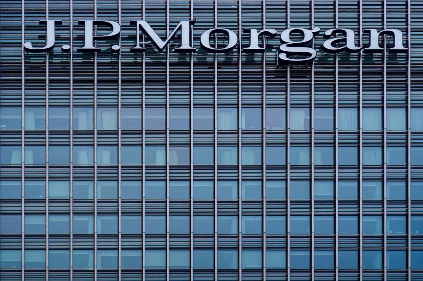 JP Morgan AM schmeißt Stimmrechtsberater raus – und setzt auf KI ...