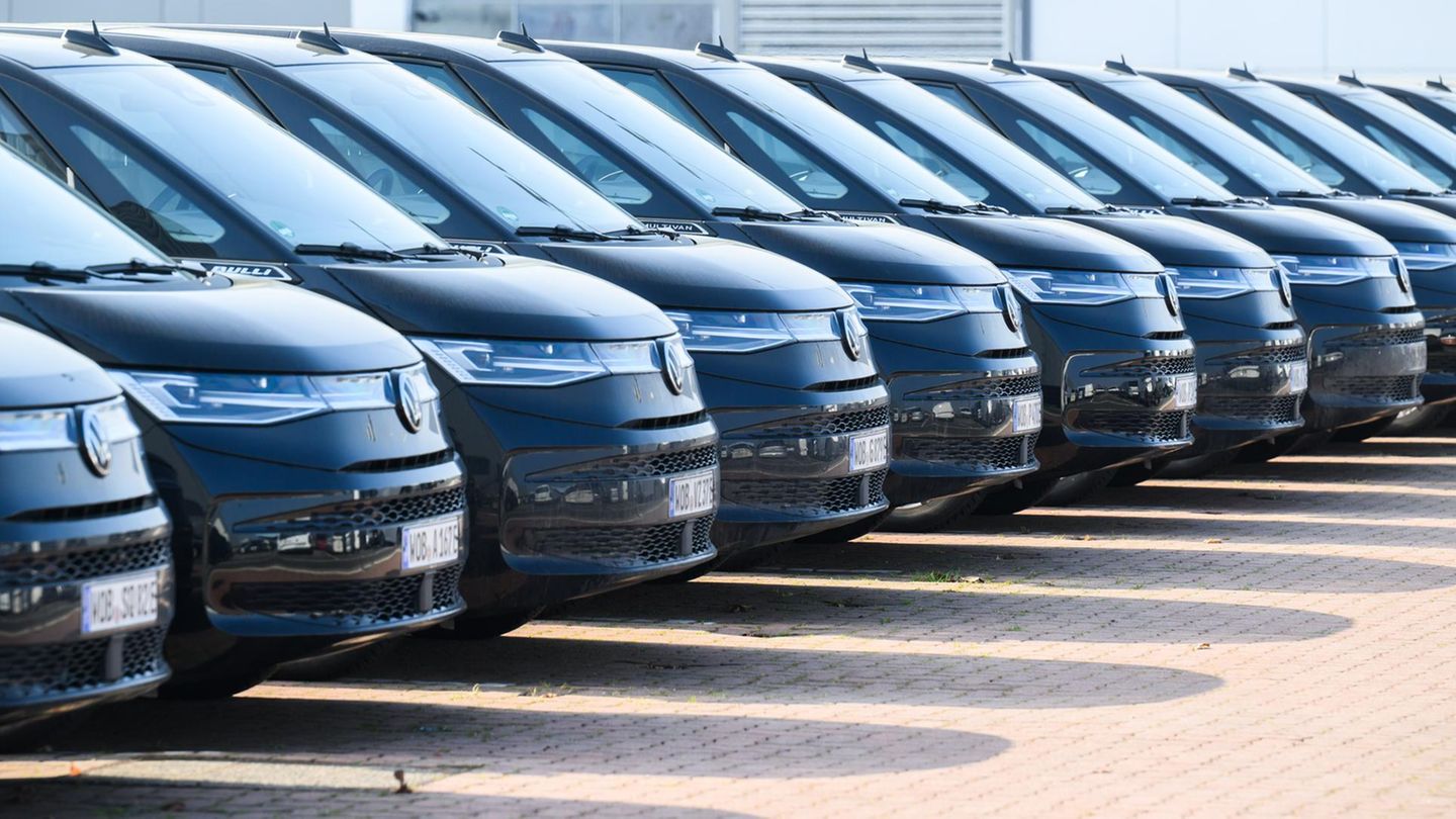 VW-Gewinn bricht um Hälfte ein wegen Porsche-Krise, 50.000 Stellen ...